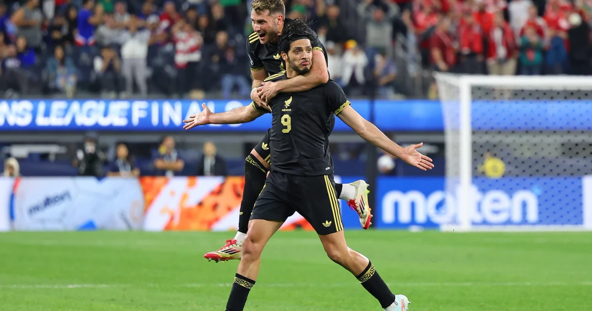 Raúl Jiménez breaks down after scoring in Mexico's World Cup opener ...