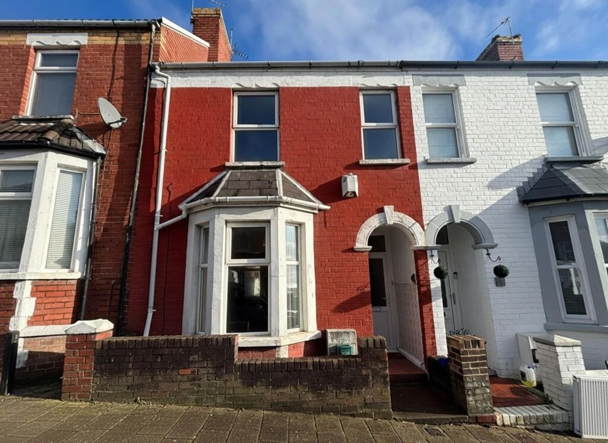 Fans buy Gavin & Stacey house in Barry for themed Airbnb | The ...